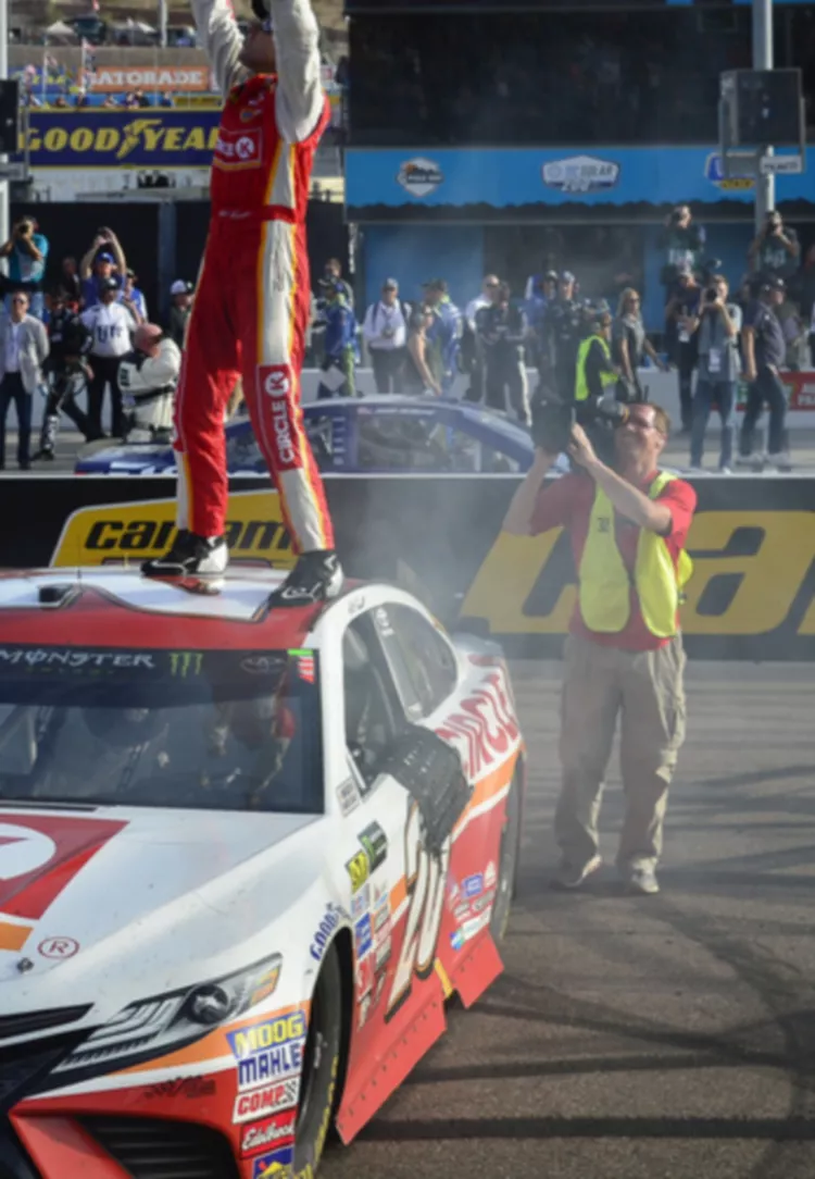 Matt Kenseth Victory Lane Kenseth Ends Victory Drought By Winning At