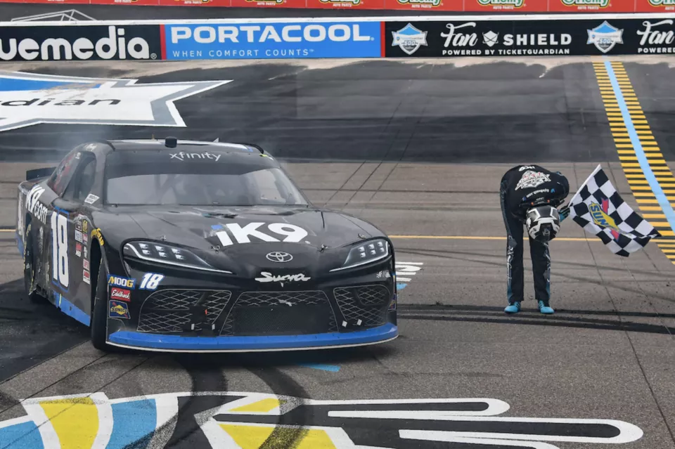 Kyle Busch Wins Xfinity Series in Phoenix | Toyota.com